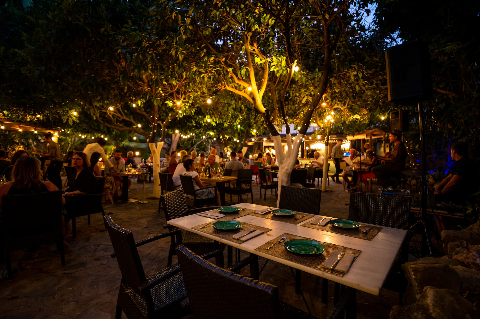 LE PATIO: EL PLAN SECRETO DE MARBELLA QUE SOLO DURA TRES MESES • (S ...